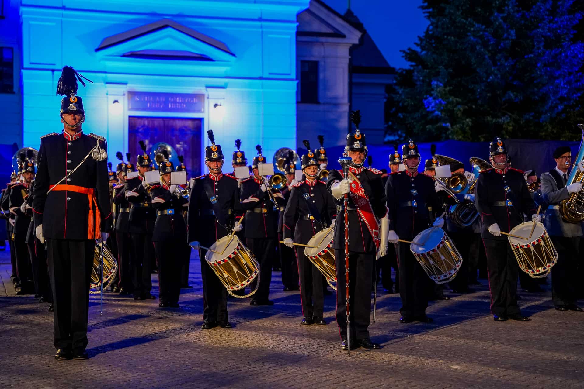 De FKNR op de Nationale Militaire Taptoe: in gesprek met dirigent ...